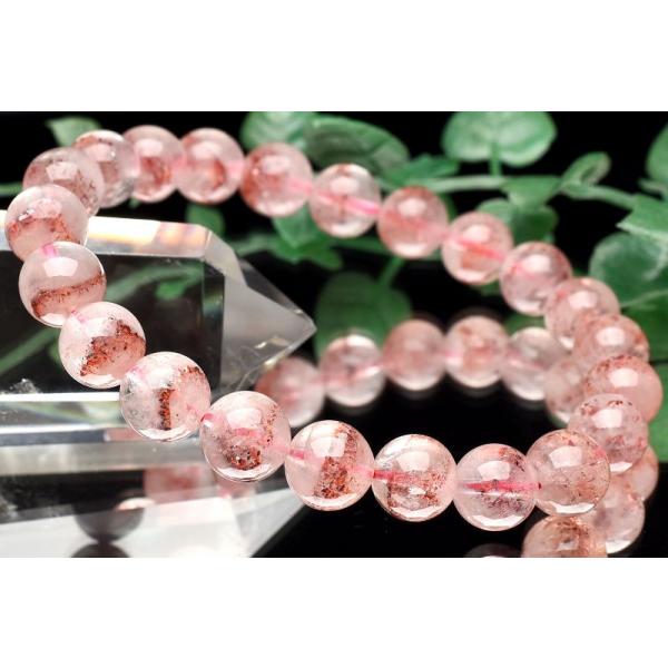 【材質】レッドスーパーセブン 8.5mm 産地：ブラジル【サイズ】約8.5mm(±0.5mm)【腕周り】約16cm(伸縮性あり)【重さ】約20g【特徴・意味】水晶からたっぷり煌めきを確認することができます。ピラミッドファントムになった珠も含...