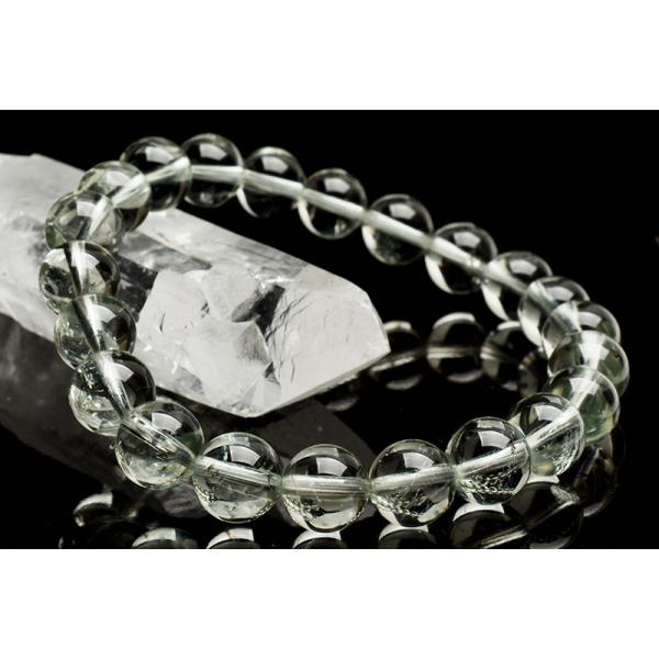 【材質】グリーンアメジスト 8.5mm 産地：ブラジル【サイズ】約8.5mm(±0.5mm)【腕周り】約16cm(伸縮性あり)【重さ】約20g【特徴・意味】クリア感が抜群の淡いグリーンカラーのアメジストです。不純物もクラックもない非常に高品...