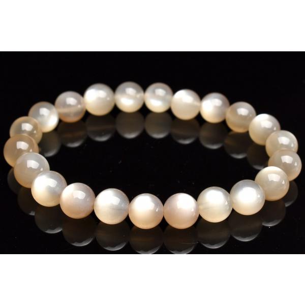 【材質】グレームーンストーン 9mm 産地：インド【サイズ】約9mm(±0.5mm)【腕周り】約17cm(伸縮性あり)【重さ】約22g【特徴・意味】優しく輝くシルバーグレータイプのムーンストーンです。上品な印象で肌なじみもよく、落ち着いたブ...