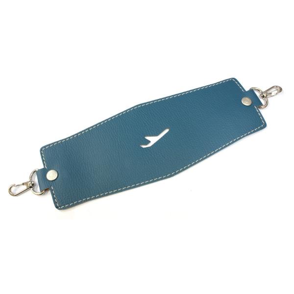 Elly Factory Preppie Bag BIGシリーズのスーツケース取付用アタッチメント。プレッピーバッグ ビッグに装着することで旅行の際にスーツケースにバッグを取り付けることが可能となります。ブランド：Elly FACTORY(...