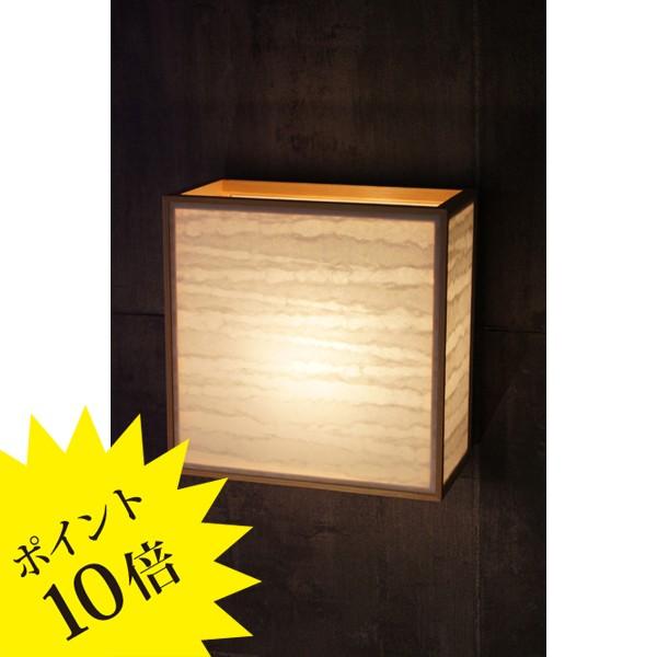 ■サイズ　□200　H200　D100(mm)■灯具　口径/E17　最大W数/40W■取付方法/引掛けシーリング■材質　杉材浮造り仕上げ　ワーロン紙　鉄（裏板）、※要取り付け工事■備考　　・このブラケットは、取り付け工事をしなければ取り付け...