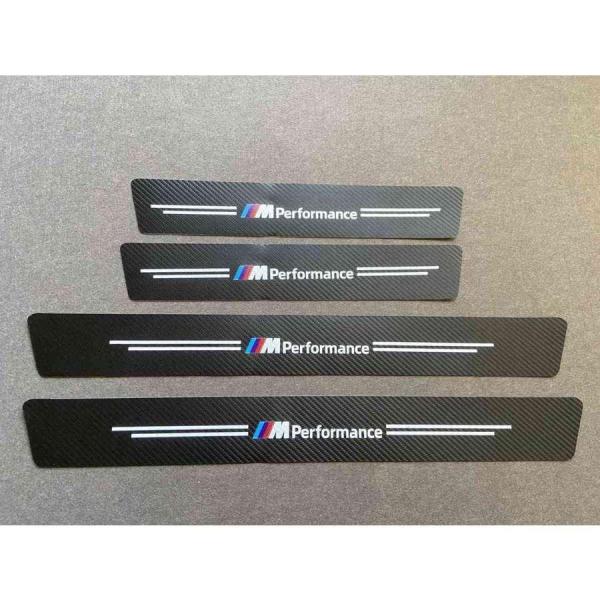 キズを覆い、 搭乗中/デボーディング中の擦り傷、擦り傷、汚れなどから愛車を保護します。 ドアシルガードの裏側は粘着性があり、両面テープを剥がした後、簡単に貼れます。両面テープで張り付ける商品は必ず取り付ける面の汚れ(ほこり、油分、水分等) ...