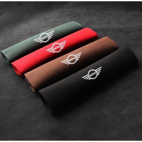 【高品質素材】高品質のスエード素材を使用しています。手触りが柔らかく、汚れに強く、高温に強いという特徴があります。車に取り付けると、車の全体的なスタイルを向上させることができます。【インストール簡単】マジックテープで貼り付け、使いやすく取り...