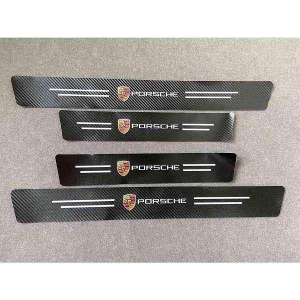 キズを覆い、 搭乗中/デボーディング中の擦り傷、擦り傷、汚れなどから愛車を保護します。 ドアシルガードの裏側は粘着性があり、両面テープを剥がした後、簡単に貼れます。両面テープで張り付ける商品は必ず取り付ける面の汚れ(ほこり、油分、水分等) ...