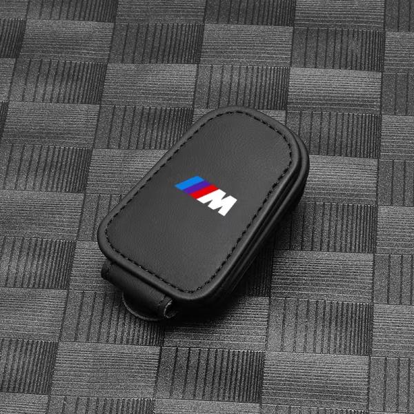 【サイズ】約4*5*7CM【取付簡単】 クリップタイプになっており、お車のサンバイザーに挟んで頂くだけで簡単に取り付けが可能です。【日常生活に広く使える 】車のサングラスホルダークリップには様々なメガネを収納できるだけでなく、チケットやカー...