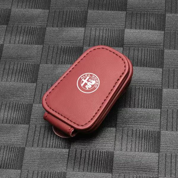 【サイズ】約4*5*7CM【取付簡単】 クリップタイプになっており、お車のサンバイザーに挟んで頂くだけで簡単に取り付けが可能です。【日常生活に広く使える 】車のサングラスホルダークリップには様々なメガネを収納できるだけでなく、チケットやカー...