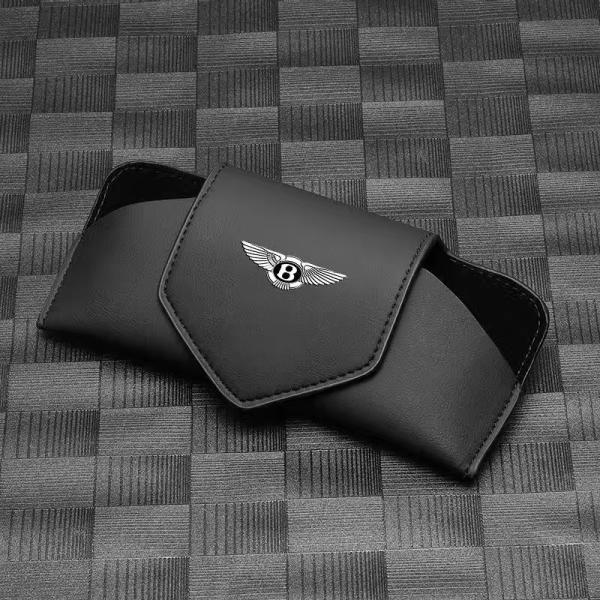 【商品サイズ】17*8.5*7.5cm【高品質】車載メガネクリップ高品質の革で作られているため、メガネのクリップがより質感になります-実用的で美しく、簡単に保管できます。【優れたデザイン】合理的なクリップの開口設計で、片手で操作しやすい時に...