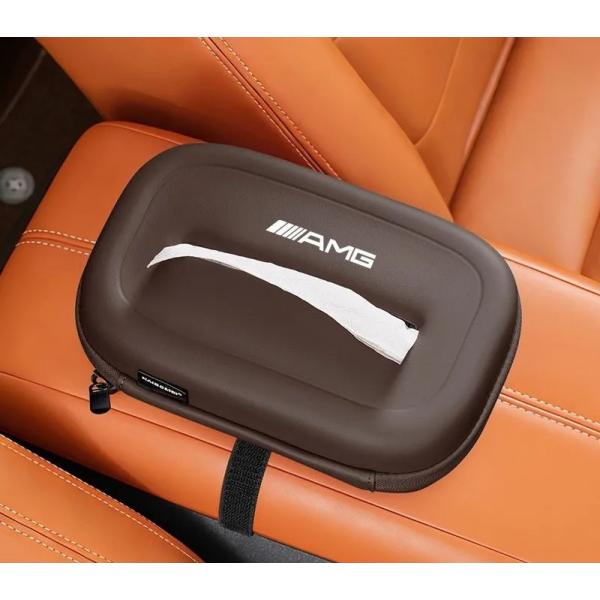 【サイズ】22*13*7CM【材質】PUレザー 車内の整理整頓に役立つティッシュホルダーです。車の飾りとして使用することができます実用性とデザイン性を兼ね備えたアイテムです。クロームメッキ仕上のティッシュ取り口リム（枠）付クロームメッキの装...