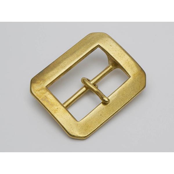 ■型番：EG1757■商品名：バックル 幅狭 PB31■色：真鍮無垢■サイズ：内巾40mm■内容：1ヶ/50ヶ■メール便について：メール便（220円）対応商品です。■発送予定目安：4日以内（日祝日は除く）※50ヶ入りは受発注品のためご注文か...