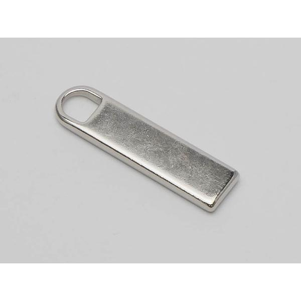 ■型番：EG1835■商品名：ファスナー用引手 スクエア■色：全4色、ニッケル/アンティック/ゴールド（本金）/ダール■サイズ：35×9mm■内容：1ヶ/10ヶ/100ヶ■メール便について：メール便（220円）対応商品です。■発送予定目安：...