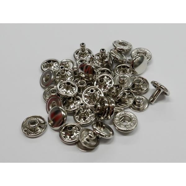 ■型番：EGB1102-01-2000■販売価格：41184円（税込）　　/　　37440円（税抜）■商品名：【箱売り】バネホック 両面頭タイプ 小■色：ニッケル■サイズ：φ10mm｜足の長さ7mm■内容：2000ヶ■メール便について：この...