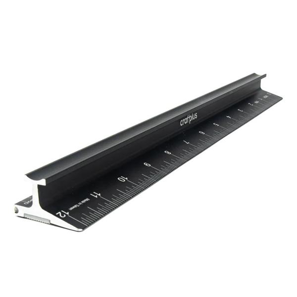 ■型番：PI3591-01■販売価格：3960円（税込）　　/　　3600円（税抜）■商品名：【CraftPlus】カッターガイド（センチ&amp;インチ）■サイズ：30cm（全長31.5cm）×高さ20mm■メール便について：この商品はメ...