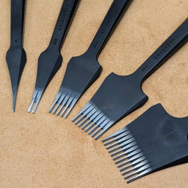 ■型番：PS465■商品名：【YorkShine】ヨーロッパ菱目打ち■メール便について：メール便（220円）対応商品です。■発送予定目安：4日以内（日祝日は除く）■取扱いメーカー：レザークラフトぱれっと■【注意点】閲覧環境等によって画像の色...