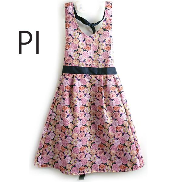 花柄プリントがとても華やかなエプロンです。着けるととても明るく楽しい気分で家事ができそうです。お客様が来られてもまるでドレスを着ているようなので素敵にお出迎えできます。中肉厚のポリエステル素材なのでお洋服を汚れからしっかり守ってくれます。軽...