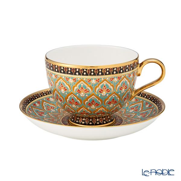 金色で縁取りされた、華麗にして緻密な紋様が神秘的な カップ＆ソーサー。 ブランベンジャロン Brun Benjarong タイ カップ＆ソーサー