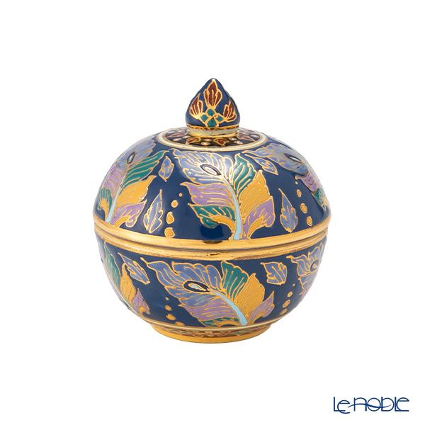 金色で縁取りされた、華麗にして緻密な紋様が神秘的な ふた付き 小物入れ。 ブランベンジャロン Brun Benjarong タイ ボンボン・小物入れ