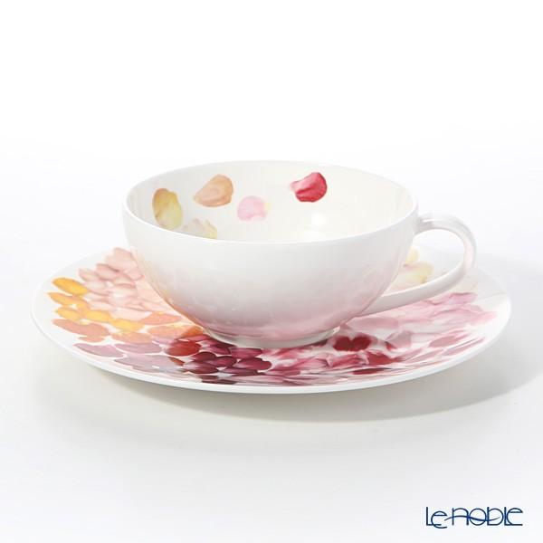 花びらだけを温かみのある鮮やかな色で描き、本当の花を散らせたような印象を与えます。 トゥイグ・ニューヨーク Twig New York トゥイグ・ニューヨーク カップ＆ソーサー