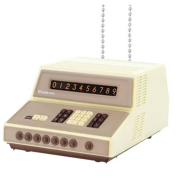 (C) 2025 CASIO COMPUTER. CO., LTD. カプセル商品についてはカプセル・ブックレットが付かない場合があります。食玩についてはお菓子、外箱は付いておらず玩具のみの販売となります。