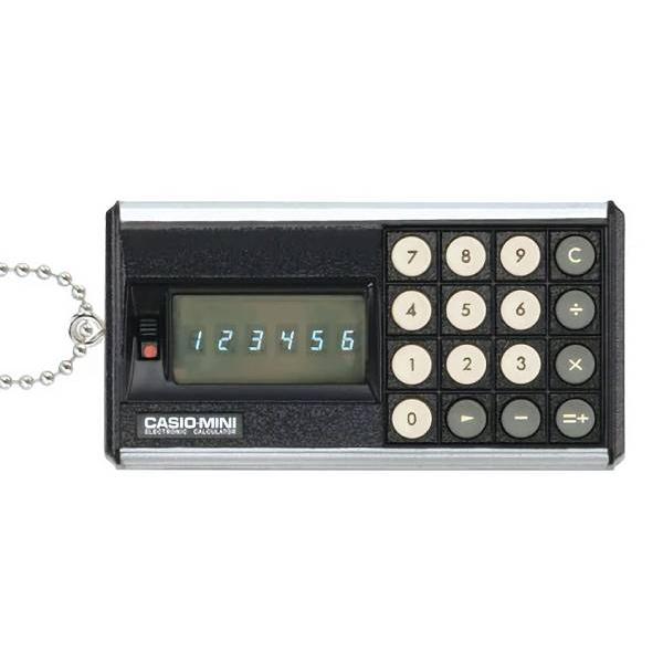 (C) 2025 CASIO COMPUTER. CO., LTD. カプセル商品についてはカプセル・ブックレットが付かない場合があります。食玩についてはお菓子、外箱は付いておらず玩具のみの販売となります。