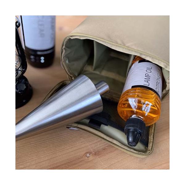 オイルトーチ用専用キャリーバッグ中はマジックテープの仕切りで3つに仕切ることができ、本体、燃料などを収納できます。【SPEC】サイズ：250×130×360重　量：720g材　質：ポリエステル(内側PVC加工)※オイルトーチ本体は別売りです...