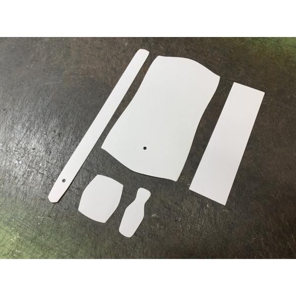 ＊画像中の革製品はイメージです。販売商品は型紙になります。ご購入いただく際の絶対条件は【そこそこの経験者】向けだという事です。紙しかありませんのでご了承ください。【著作権は放棄していませんので、この型紙を使い製作したモノやアレンジしたモノの...