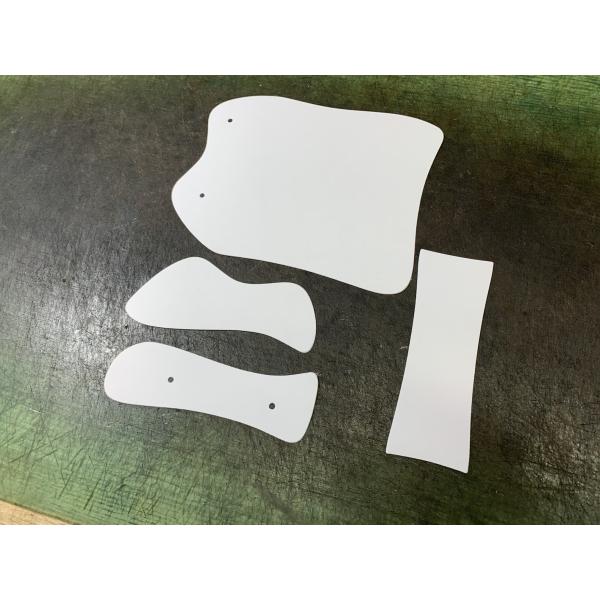 ＊画像中の革製品はイメージです。販売商品は型紙になります。ご購入いただく際の絶対条件は【そこそこの経験者】向けだという事です。紙しかありませんのでご了承ください。【著作権は放棄していませんので、この型紙を使い製作したモノやアレンジしたモノの...