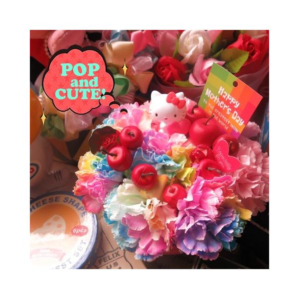 母の日期間限定商品母の日 キティ入り 花 フラワーケーキ　レインボーカーネーション　生花使用◆こちらの商品はレインボーカーネーション3本カーネーション＋おまかせ花で制作させていただきますカラフル仕上げ商品です母の日プレゼント、贈り物などにオ...