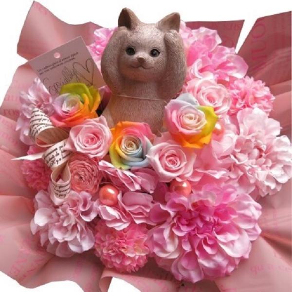 かわいい猫 置物入り フラワーギフトプリザーブドフラワー入り口に手を置いた言わざる猫目に手を置いた見ざる猫耳にてを置いた聞かざる猫それぞれ白とグレーの2種類どれが届くかはおまかせとなります◆レインボーローズは”願い事が叶う”お花としても知ら...