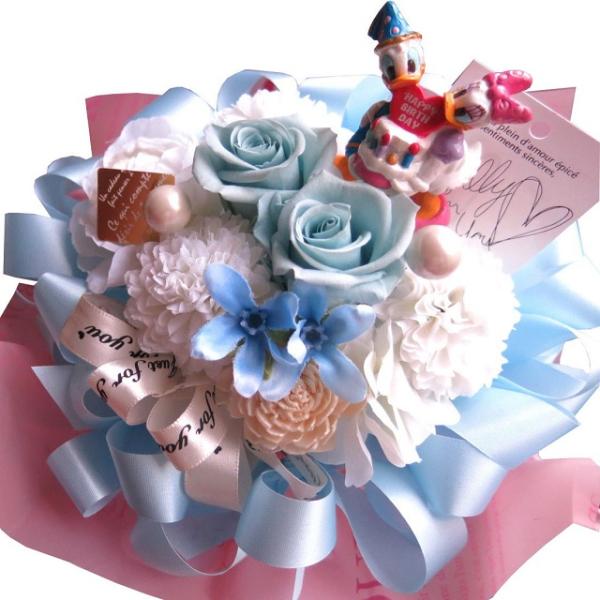 プリザーブドフラワー 水色バラ入り フラワーギフト誕生日プレゼント 花 ドナルド デージー入り人気カラー♪水色＆ホワイト フラワーギフト ケース付き(ケースサイズ約20cm)　◆プリザーブドフラワーとは…造花とは違い、本物のバラなどの生花に...