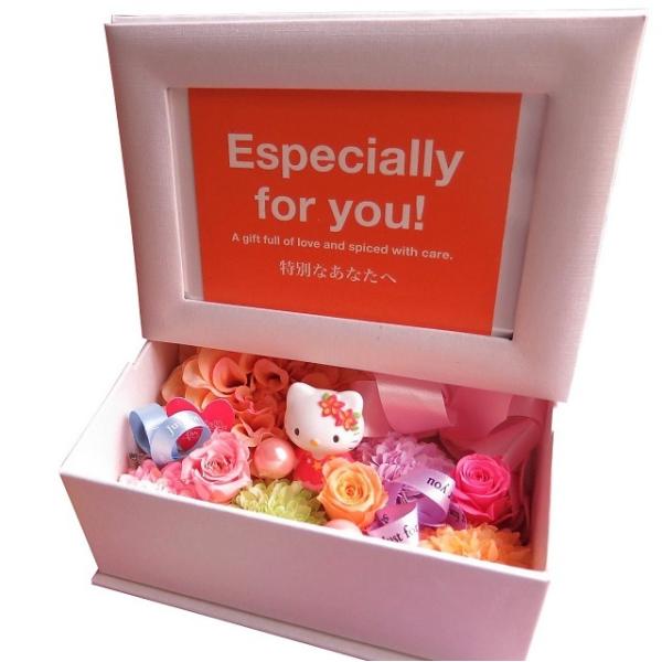 誕生日プレゼント 彼女 キティ　花束風ギフト　写真立て箱にお花をしきつめて♪お届け致します〜かわいいすぎっ♪ふたを開けると可愛いお花がいっぱいのサプライズなプリザーブドフラワー入りプレゼント♪アートフラワー系も使用致しますお誕生日プレゼント...