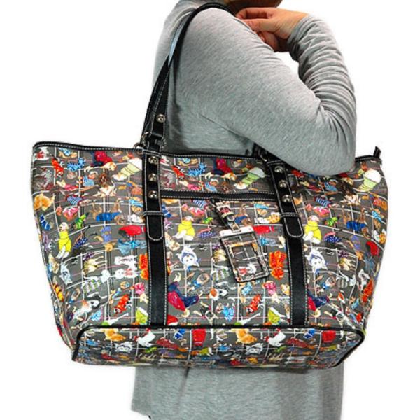 ドッグ柄 ボストンバッグクリスティーン・デジェナロさんがデザインするシドニーラブのDivaコレクション”Diva”とはオペラのプリマドンナのことそこから転じてわがままな子という意味です着飾ったWanちゃんたちのポップで華やかな 雰囲気をお楽...