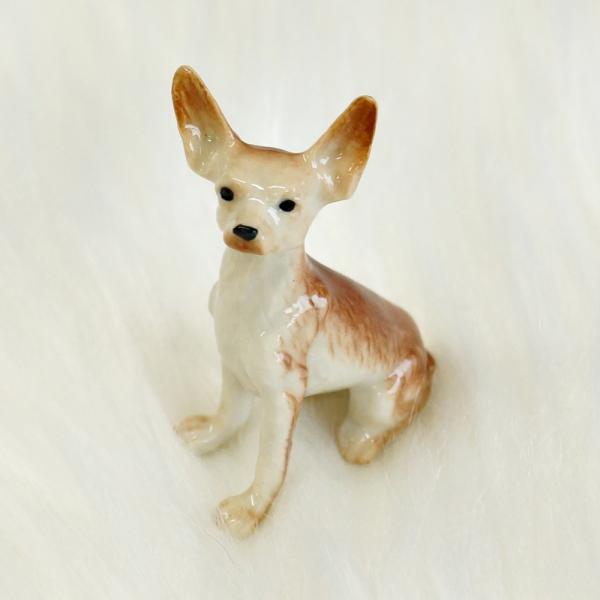 フランス KLIMA(クリマ)社から直輸入(チワワ)座りポーズサイズ：約3ｃｍクリマのデザイナーが細部までこだわりデザインしている磁器製フィギュアの名品です。職人さんの手により、丁寧に手書きされております。その為、一つずつ微妙に表情などが違...