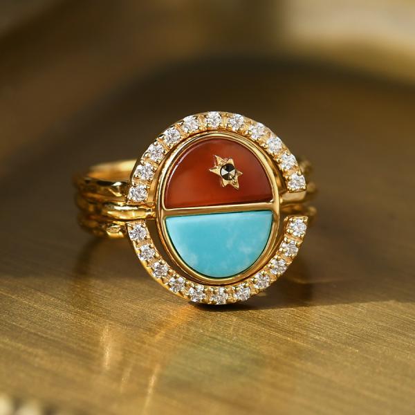 FATRAS(ファトラ)とはフランス語で“雑然とした集積・堆積”という意味。碌山のハウスブランドの一つで、小さなカットストーンをちりばめたbijoux de curiosites（ビジュゥ ド キュリオジテ）＝好奇心のジュエリーが集まってい...