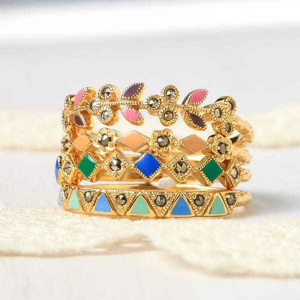 FATRAS(ファトラ)とはフランス語で“雑然とした集積・堆積”という意味。碌山のハウスブランドの一つで、小さなカットストーンをちりばめたbijoux de curiosites（ビジュゥ ド キュリオジテ）＝好奇心のジュエリーが集まってい...