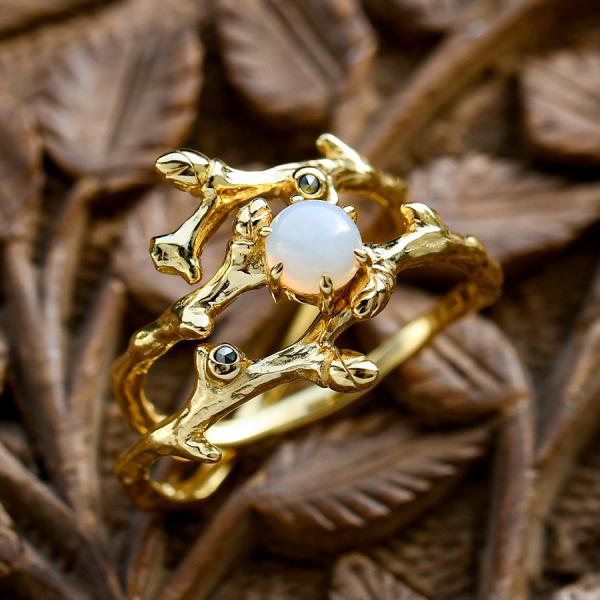 FATRAS(ファトラ)とはフランス語で“雑然とした集積・堆積”という意味。碌山のハウスブランドの一つで、小さなカットストーンをちりばめたbijoux de curiosites（ビジュゥ ド キュリオジテ）＝好奇心のジュエリーが集まってい...