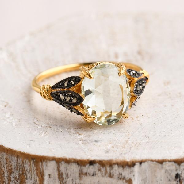 FATRAS(ファトラ)とはフランス語で“雑然とした集積・堆積”という意味。碌山のハウスブランドの一つで、小さなカットストーンをちりばめたbijoux de curiosites（ビジュゥ ド キュリオジテ）＝好奇心のジュエリーが集まってい...