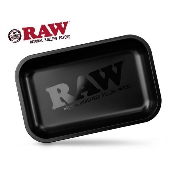 ■商品名：RAW Metal Rolling Tray Small Murdered ■メーカー：RAW■サイズ：275mm×175mm（スモール）■カラー：マットブラック（艶消し）■注意：モニターの発色によって実際の物と異なって見える場合...