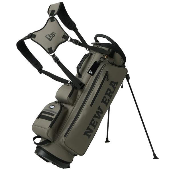 両肩で担げる４点式ショルダーベルトを搭載したスタンド式の２０２６年モデルです。着脱可能なベーシックポーチが装備されており、取り外してポーチ単体として使用することも可能です。収納物の出し入れがしやすいフロント部分の大型ポケットや便利な小物収納...