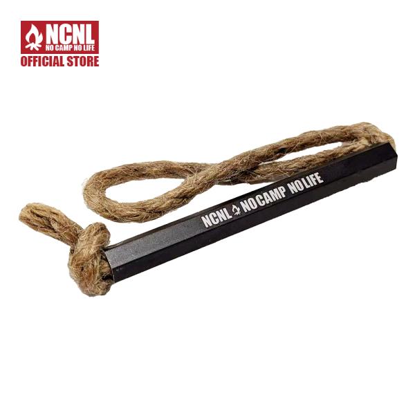 【商品詳細】ジュートロープサイズ(約)：33cm材質：ジュートアルミ管サイズ(約)：9×85mm材質：アルミニウム【商品説明】手のひらサイズでコンパクトなジュートロープ。ロープの先端の繊維をほぐし、毛羽立たせてから火打石やファイヤースタータ...