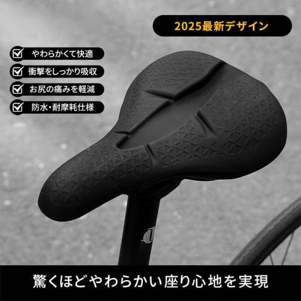 この商品について自動車の取り付けタイプ：ユニバーサルフィット【やわらかシリコンで快適】 厚みたっぷりのシリコン素材が衝撃を吸収。長時間のライドでもお尻が痛くなりにくく、通勤・通学にもぴったり。【ムレにくい中空デザイン】 中央の通気穴から空気...
