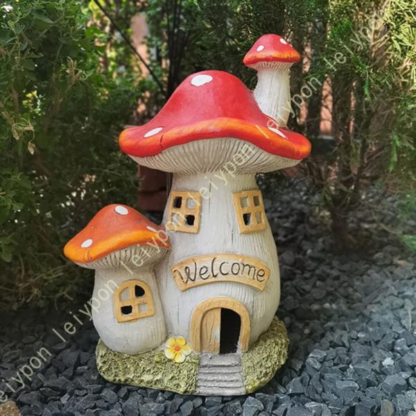 【発売日：2025年02月06日】キノコのオーナメント 置物▼ガーデニングやデスク周りのデコレーションにお使いいただけます。▼1点1点手作業で仕上げています。▼他の植物達と一緒にシリーズで並べるのもおすすめです。◇ガーデニング周りに植物の周...