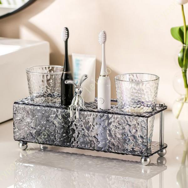 【発売日：2023年04月19日】商品の説明◆材質：金属素材、PVC素材◆カラー：写真通り◆サイズ：A=2本のコップスタンド=28.2*10.3*10.3cm(歯磨きコップ×2)、歯磨きコップ=8*13.3cm。製品図を見てください。 【收...