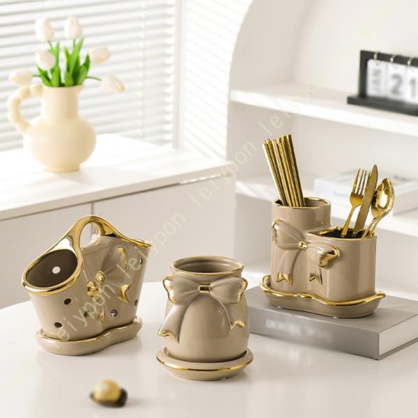 【発売日：2023年07月12日】商品の説明オシャレな箸立て【製品】A=12.5*12.5*15cm。B=20*11*16cm。C=25*10*19cm。材質：セラミック素材。具体的な製品とサイズは画像の説明を見てください。注意：製品は箸置...
