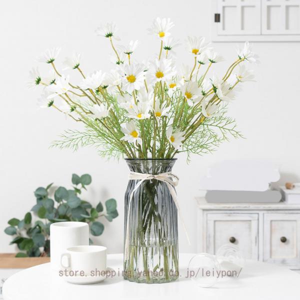 【発売日：2025年04月26日】【セット内容】シルク造花+花瓶室内空間の美しさを引き立たせるグリーンやフラワーは、インテリアの仕上げには欠かせないアイテムです。夏の蒸し暑い時期や、冬でも暖房の入ったお部屋では水も花も傷みやすいですが、シル...