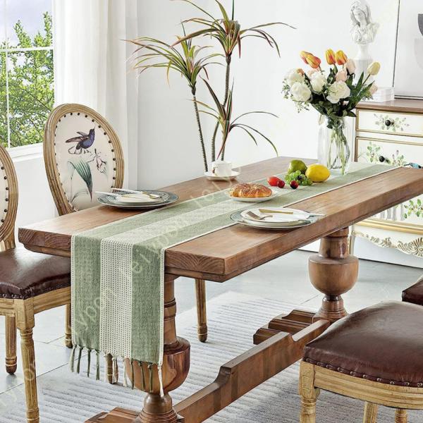 【発売日：2025年10月16日】★テーブルの中央にさらりと敷きこむだけで、ぐっとお洒落な雰囲気を作り出してくれるテーブルランナー!★柔らかく、耐久性があり、環境に優しい、ガラスや陶器の食器、花瓶なども安心して置けます!★お部屋を明るく：パ...