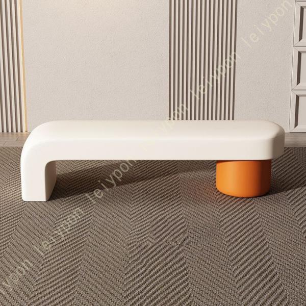 【発売日：2025年11月11日】【商品紹介】★寝室、クローク、リビング、玄関など、さまざまなシーンで活躍!使い方自在で便利です!ミニマリストなお部屋にぴったりの小さなフットスツール!美しい装飾としても活躍します!★柔らかい座面が体にフィッ...