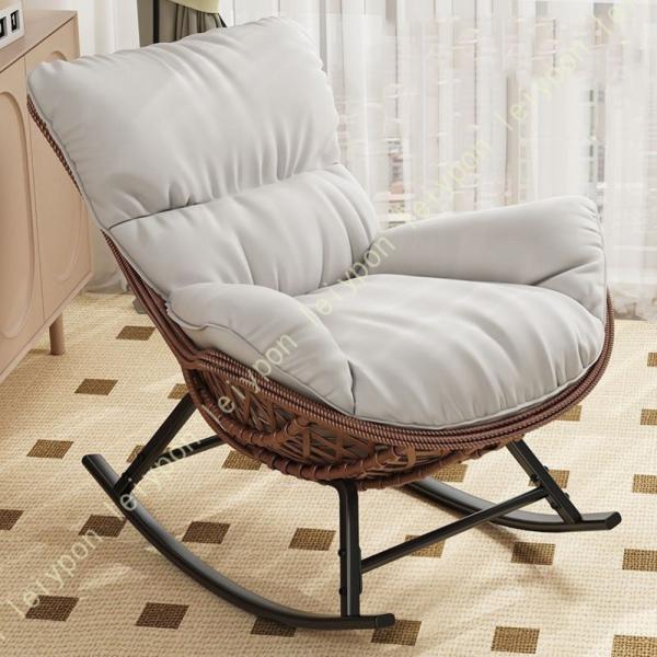 【発売日：2025年05月21日】製品仕様:製品名: ロッキングチェアスタイル: シンプルでモダン材質: きんぞく詰め物: 綿組み立てが必要: はいサイズ：クッション入り＝83*76*80 H推奨用途: 裏庭、庭、バルコニー、ラウンジ、リビ...