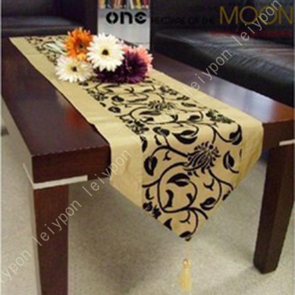 【発売日：2022年10月05日】☆家と台所の装飾、ダイニングテーブルランナー、コーヒーテーブルランナー、などとして完璧に使用する。☆テーブルランナーは、クリスマス、お正月、結婚式、パーティー、自宅、店舗、キッチン、レストラン、ホテル、クラ...