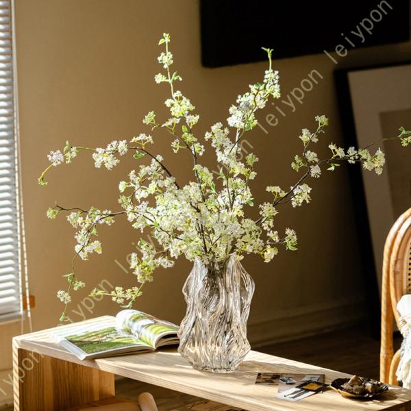 【発売日：2025年04月15日】サイズが写真に示す寸法を参考にしてください。こちらの製品は、シルクやPE素材を使用し、リアルな触感が特徴です。プラスチックの茎でワイヤーで包まれていおり、自由にDIYすることができます。【生け花】こちらの造...