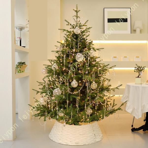 【発売日：2025年09月01日】ご注文前にサイズをご確認ください!存在感目立つ!リアルな葉を使った枝増量、色んなサイズのクリスマスツリーです!飾りつけなしでも十分な存在感を出してくれる!3段に分かれており、下段・中段部分は傘のように開くだ...